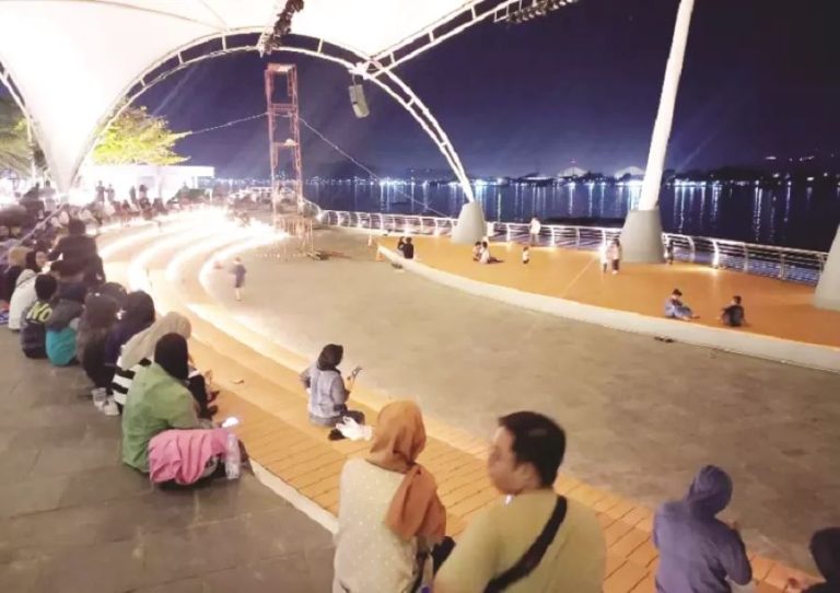 Melihat Keindahan Teras Samarinda, Ikon Baru Kota Di Tepian Sungai ...